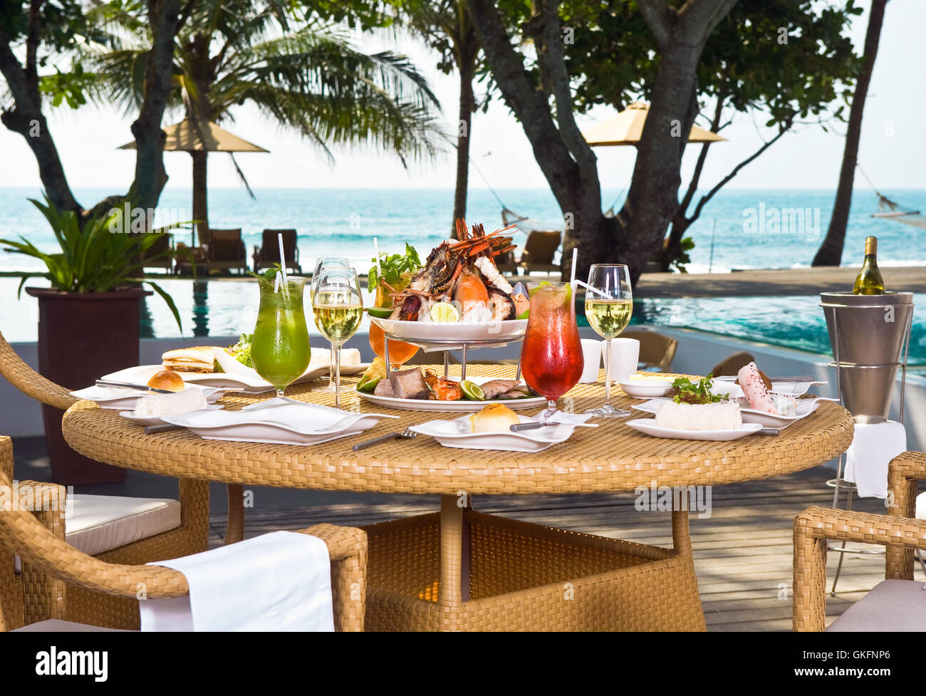 Lunch on the coast ocean Stock Photo - Alamy