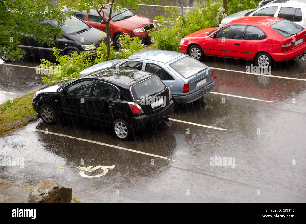 Cars on a rainy day Stock Photo - Alamy