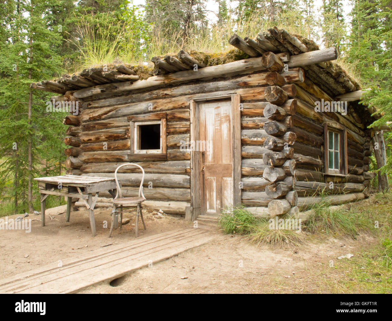 Canada traditional log cabin structure hi-res stock photography and ...