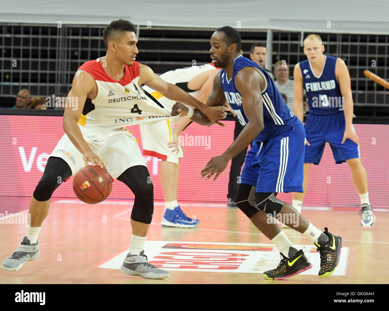 Germany's Maodo Lo (l) and Finnland's Jamar Wilson in action during the ...