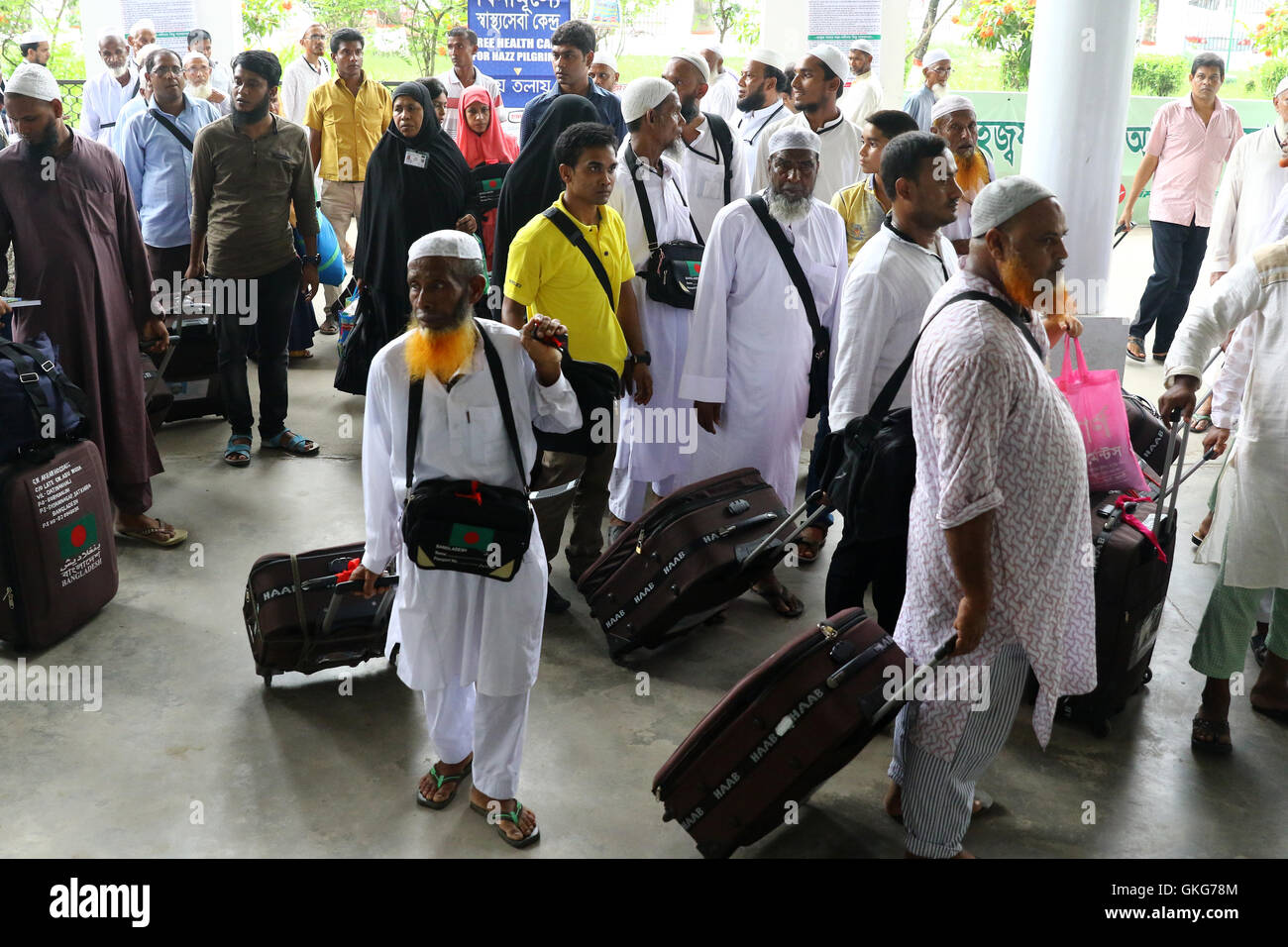 Dhaka, Bangladesh. 20th August, 2016. Pilgrim prepare in Hajj Camp near ...