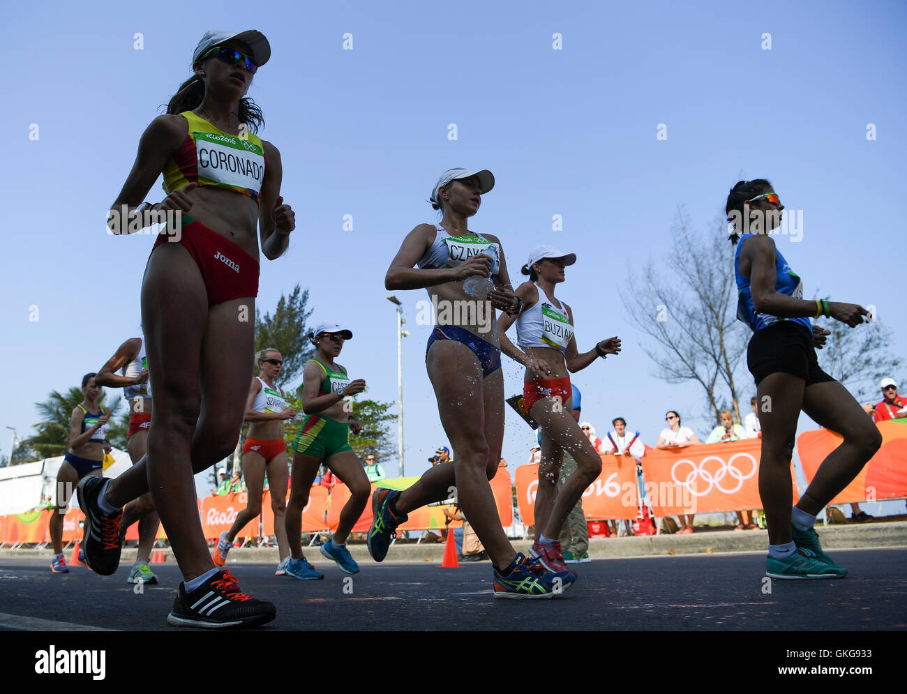 Rio de Janeiro, Brazil. 19th August, 2016. athletes on the first lap ...