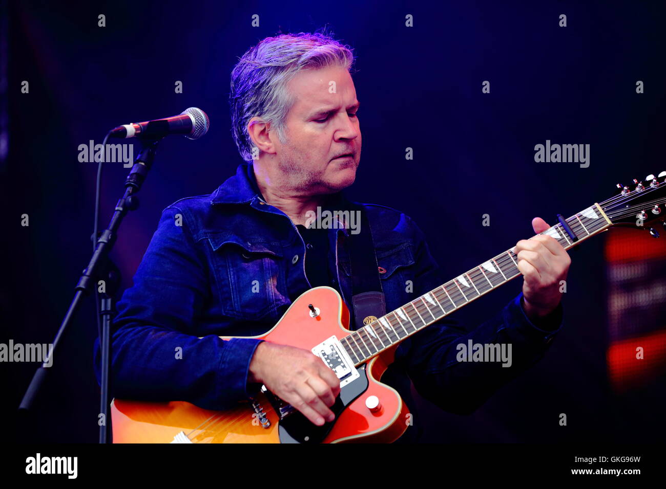 Lloyd cole singer hi-res stock photography and images - Alamy