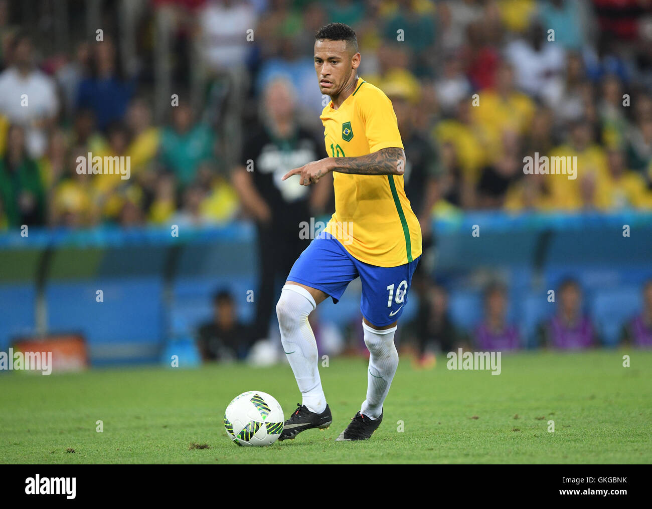 Neymar brazil 2016 football gold medal hi-res stock photography and ...