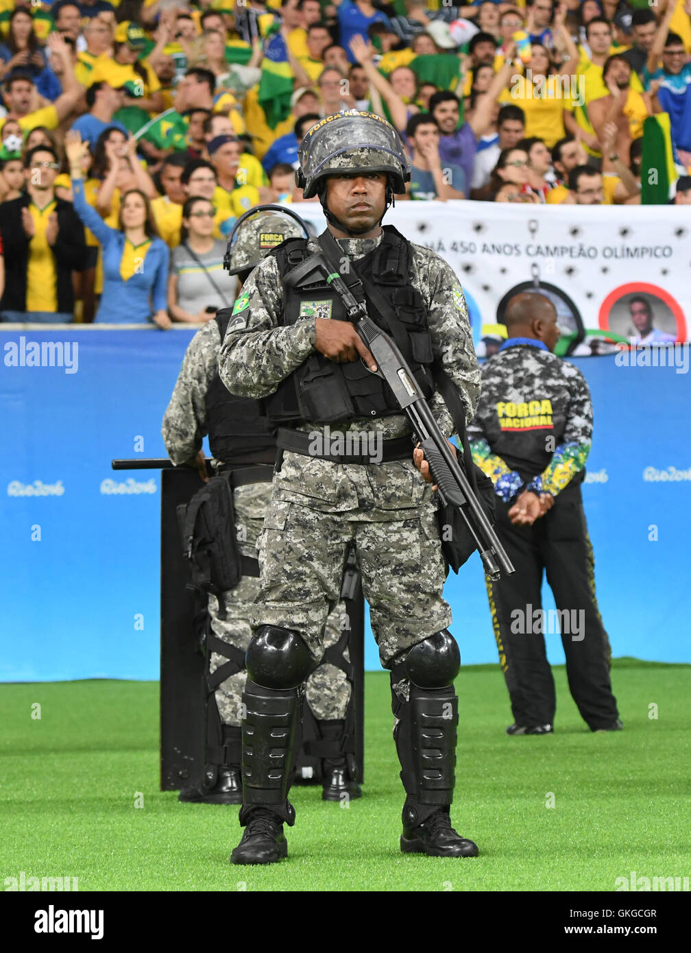 Rio de Janeiro, Brazil. 20th Aug, 2016. An armed Brazilian soldier ...