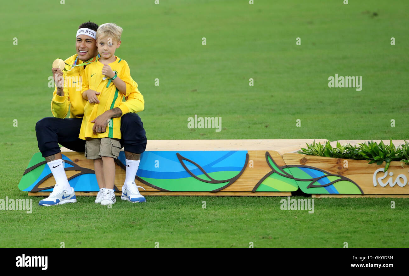 Rio de Janeiro, Brazil. 20th Aug, 2016. Neymar of Brazil and his son ...