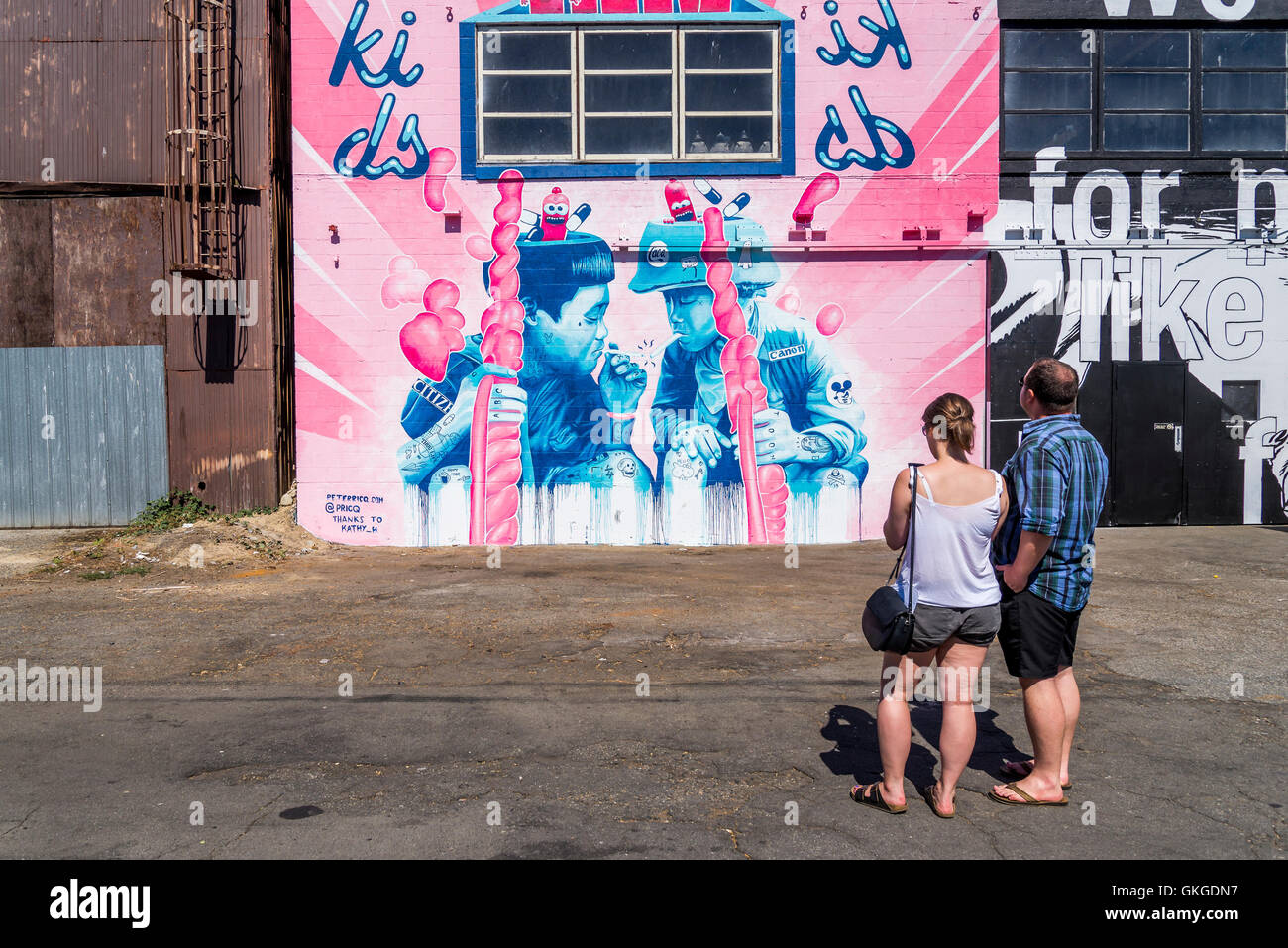 Kids smoking hi-res stock photography and images - Alamy