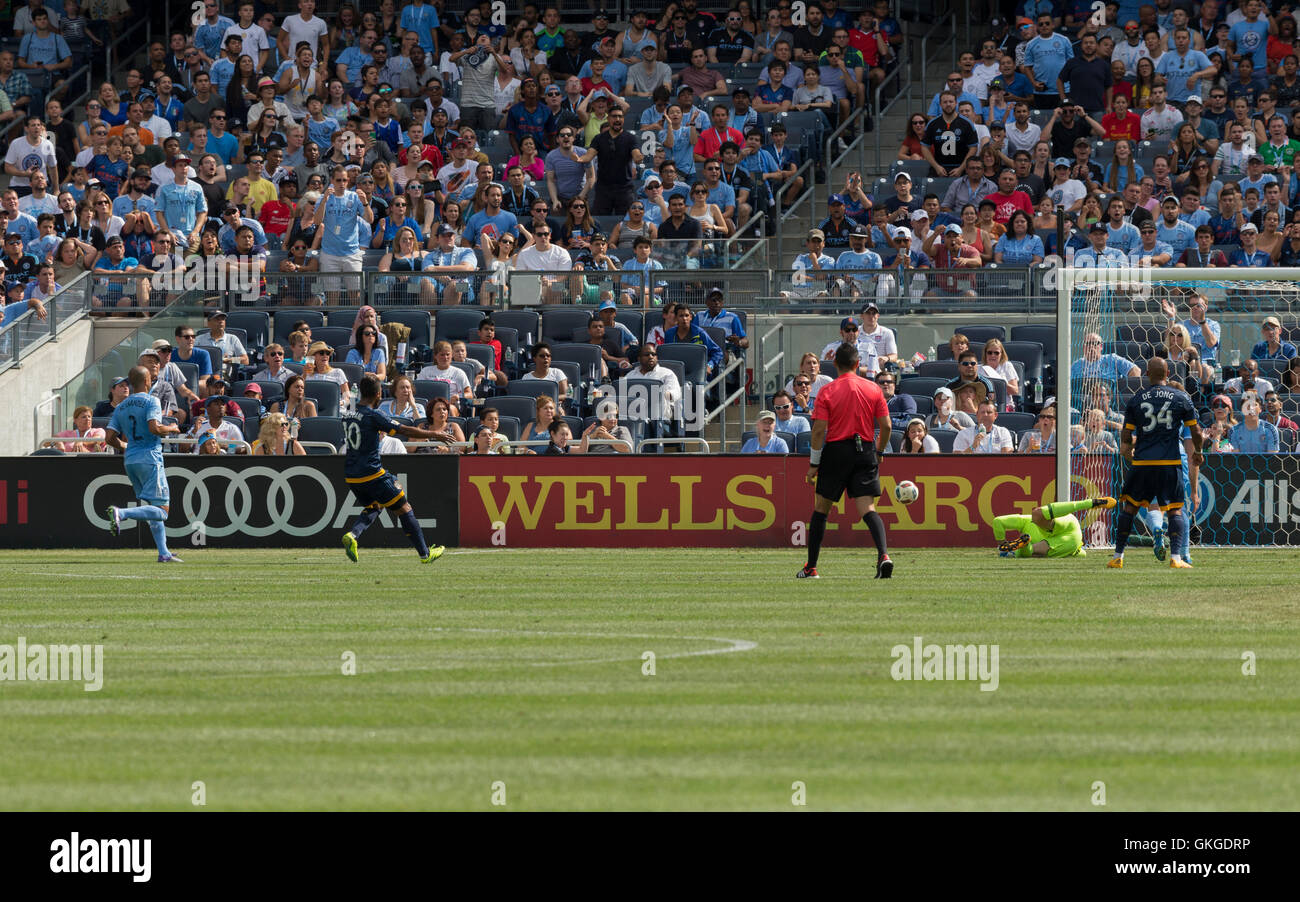 New York, NY USA - August 20, 2016: Goalkeeper Josh Saunders (12) of ...
