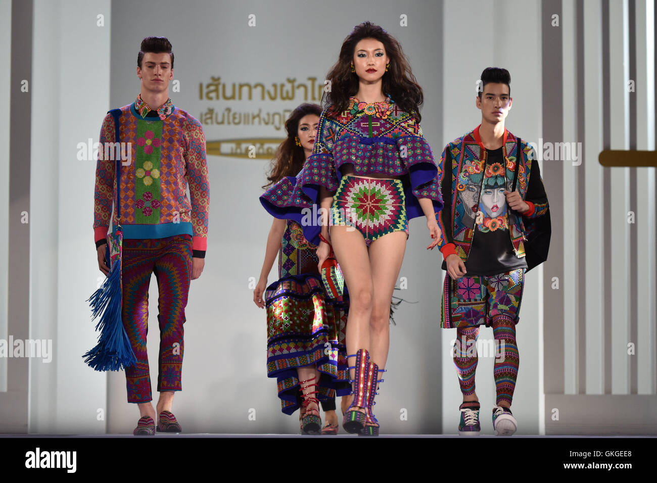 Bangkok, Thailand. 20th Aug, 2016. Models present Thai fabric creations ...
