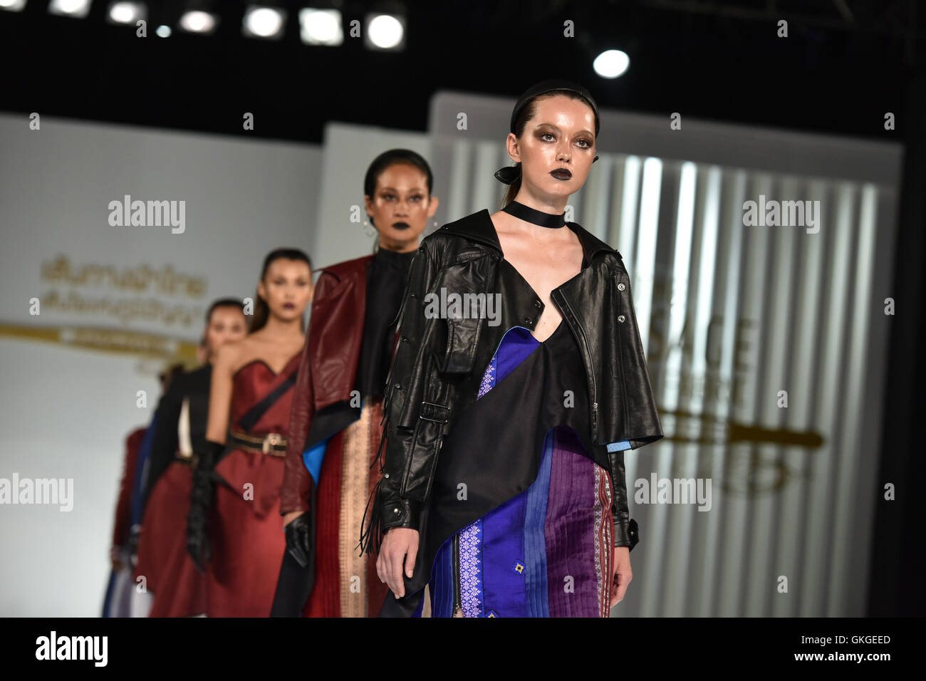 Bangkok, Thailand. 20th Aug, 2016. Models present Thai fabric creations ...