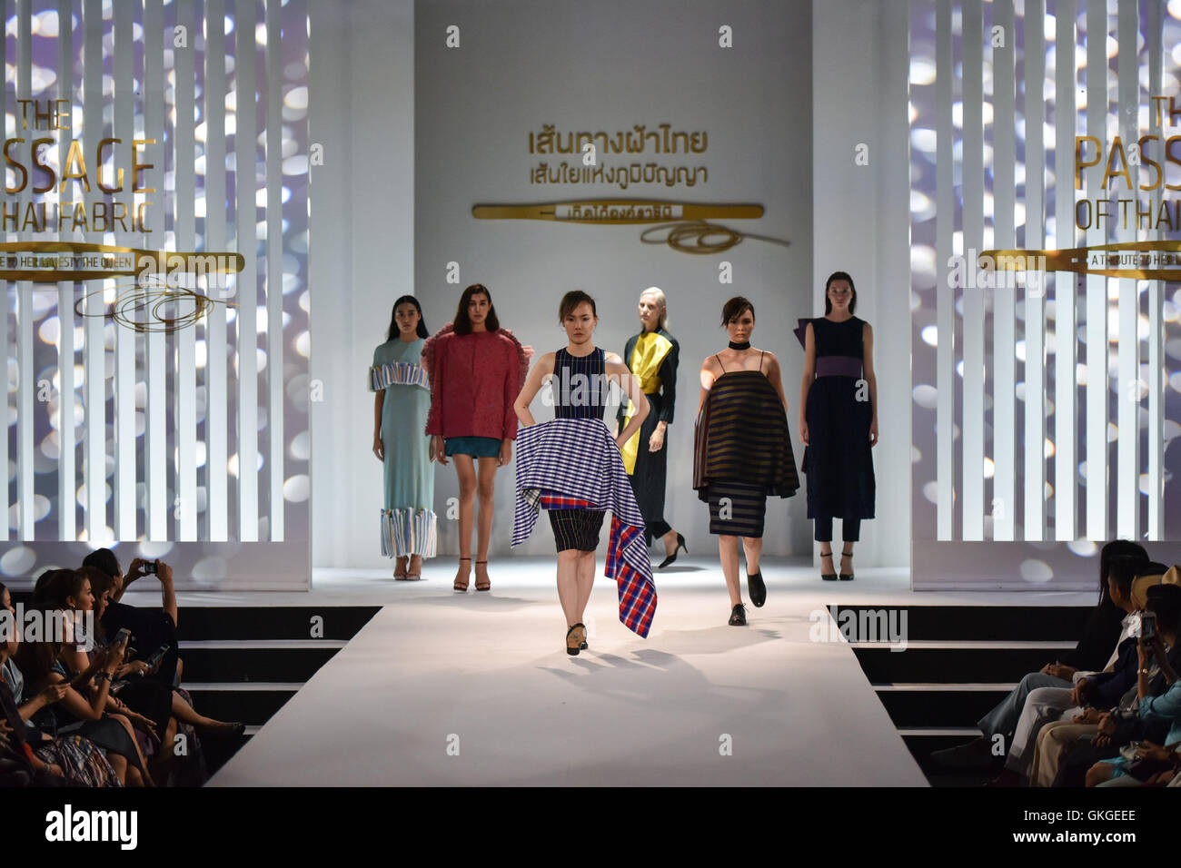 Bangkok, Thailand. 20th Aug, 2016. Models present Thai fabric creations ...