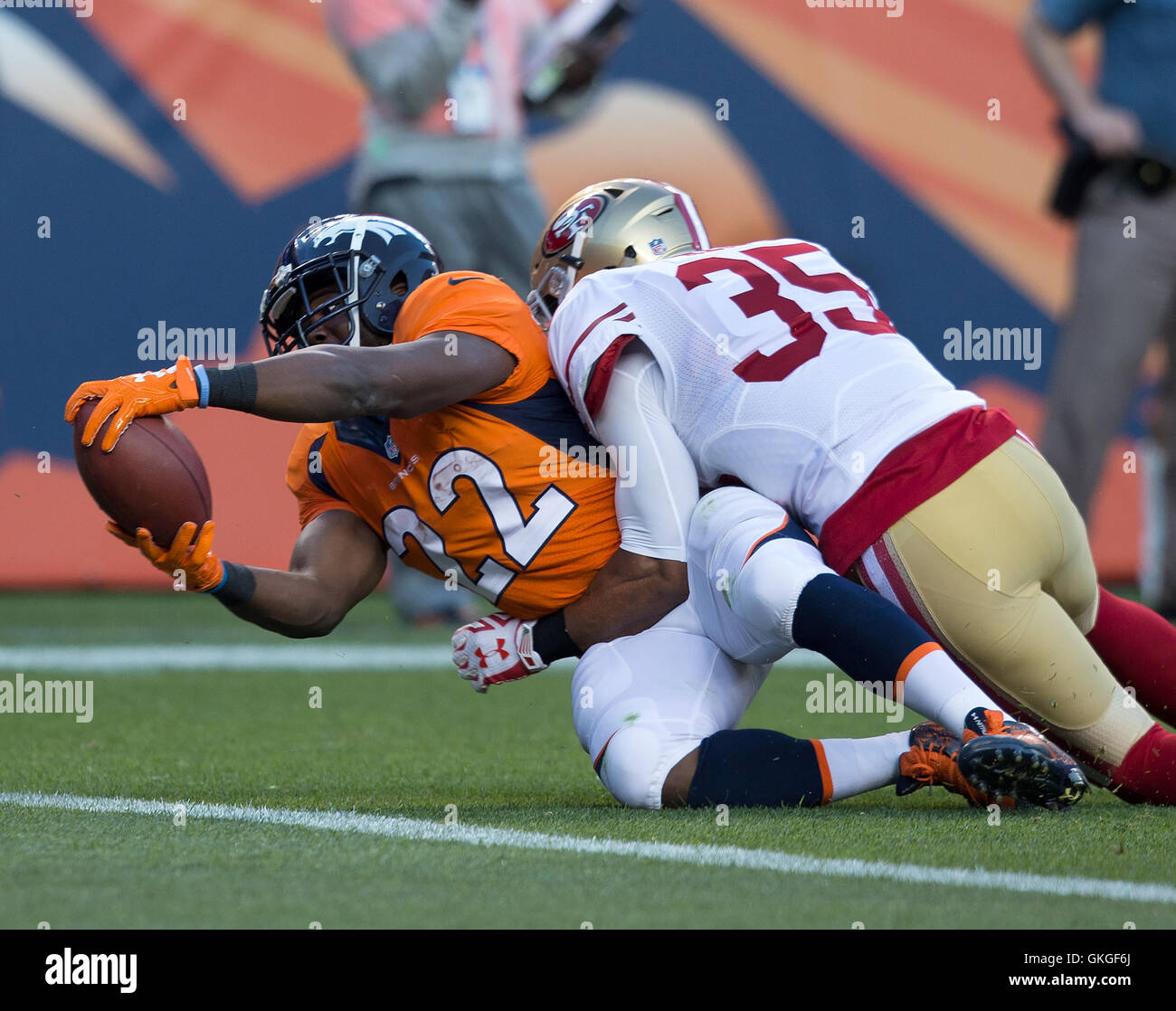 Denver, Colorado, USA. 20th Aug, 2016. Broncos RB C.J. ANDERSON runs ...