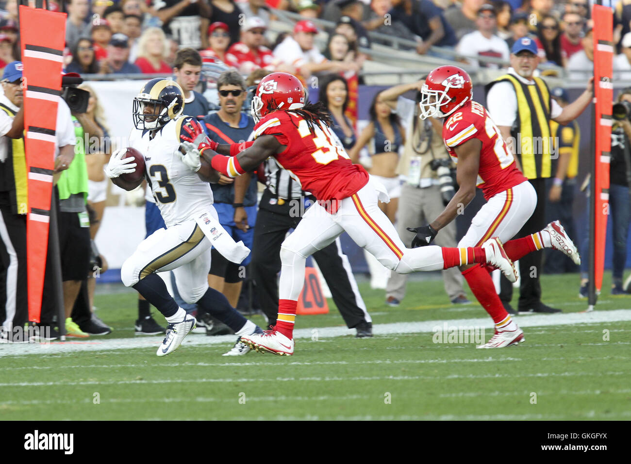 Nfl fighting hi-res stock photography and images - Alamy