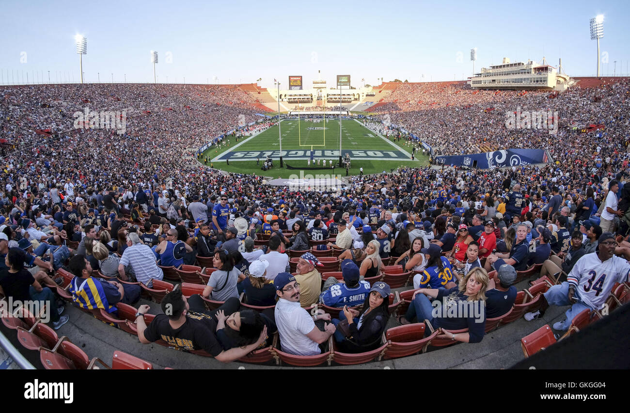 Los Angeles, California, USA. 20th Aug, 2016. Fans in a preseason NFL ...