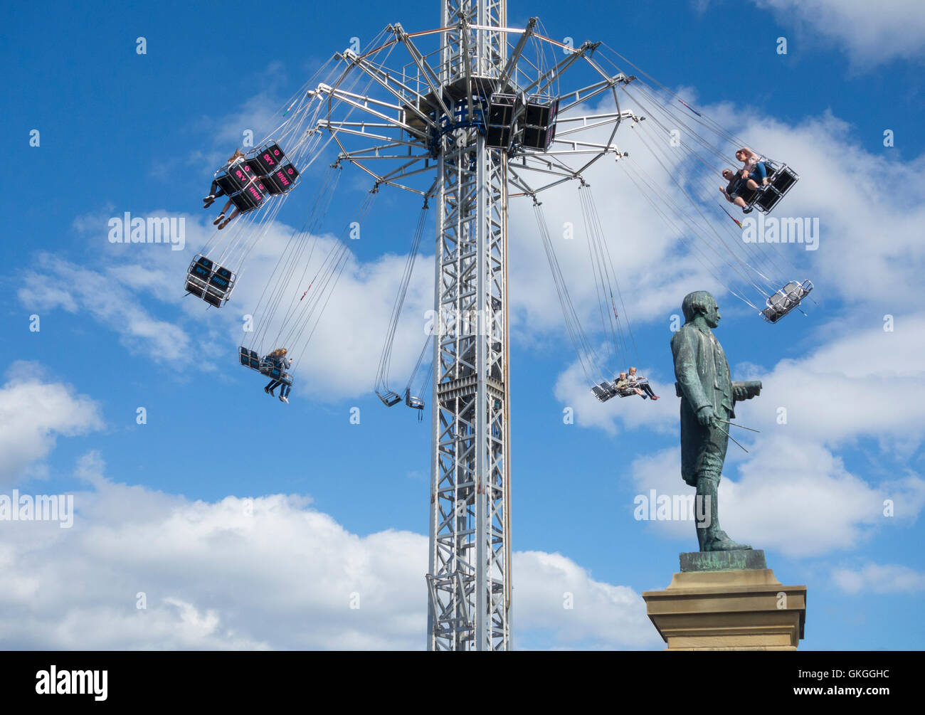 Captain Cook memorial statue on West Cliff overlooking town and harbour ...