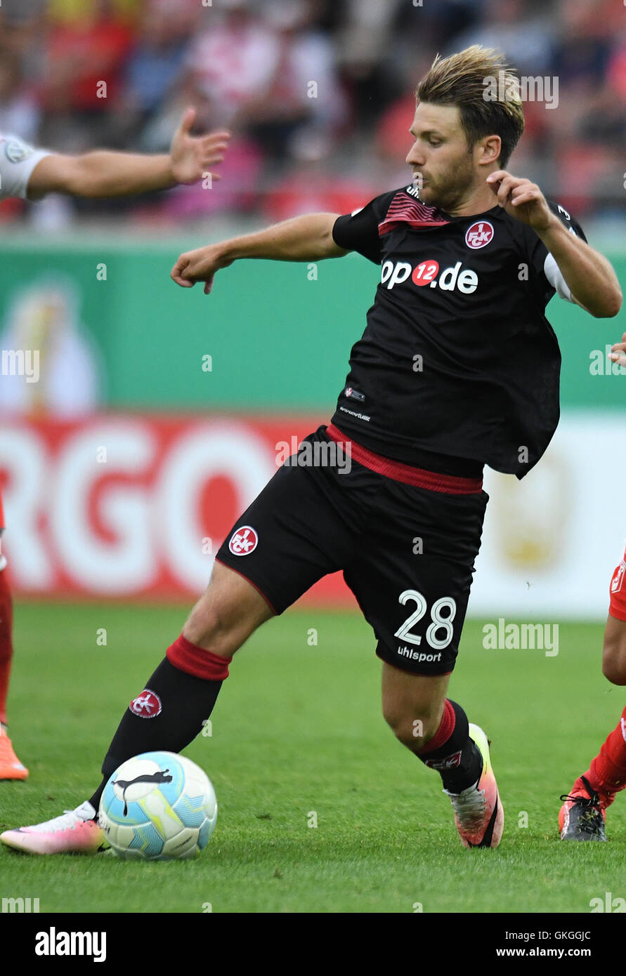 Halle, Germany. 20th Aug, 2016. Kaiserslautern's Daniel Halfar in ...