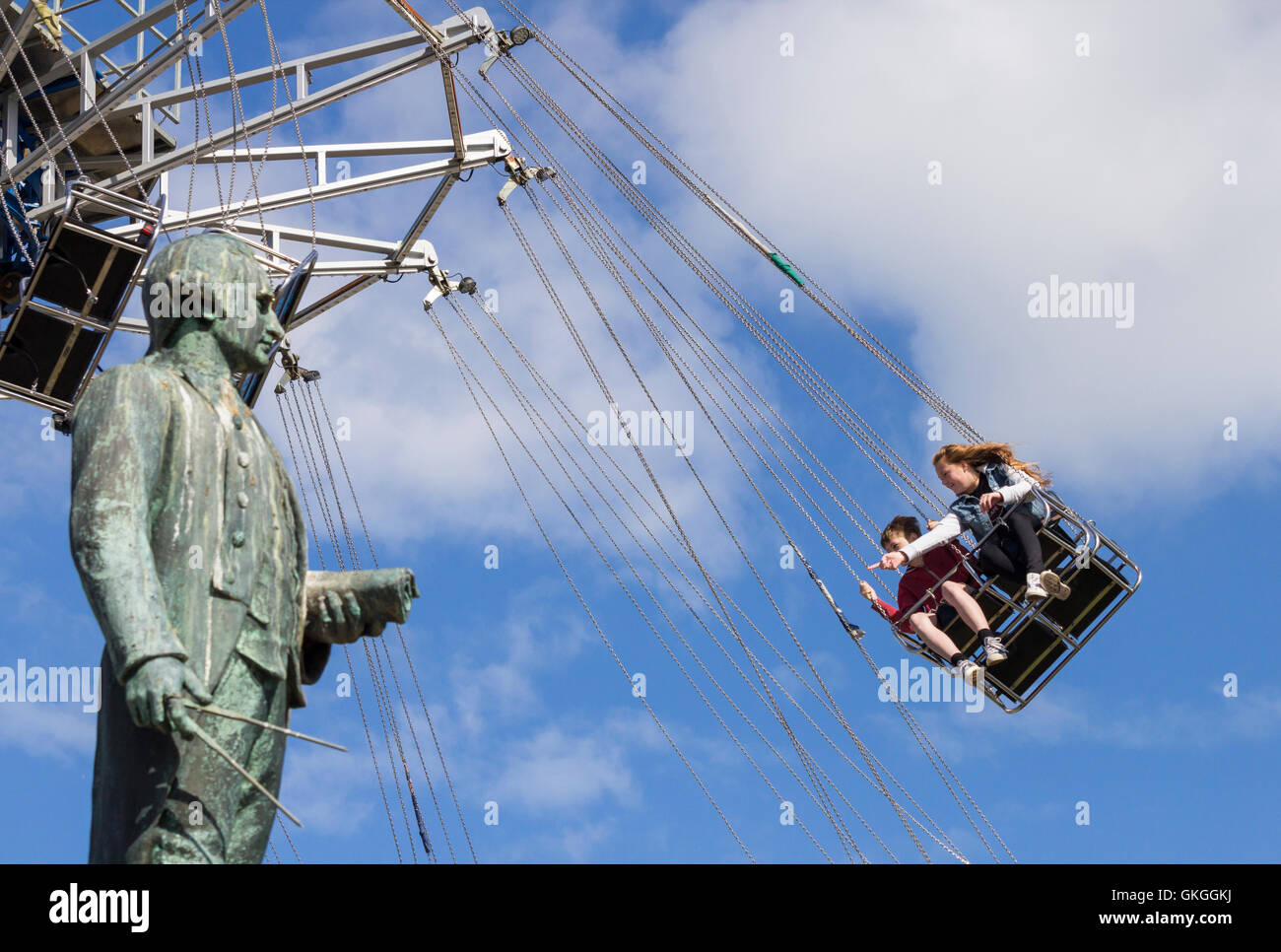Captain Cook memorial statue on West Cliff overlooking town and harbour ...