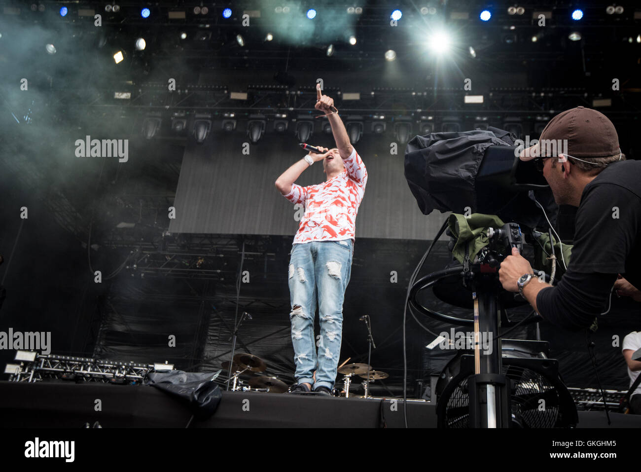 V Festival, Chelmsford, UK. Sunday 21st Aug, 2016. Example performs on ...