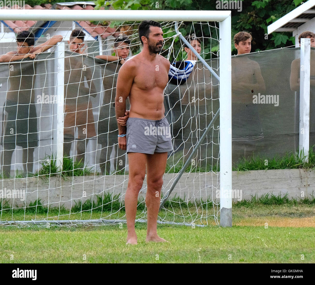 Gigi Buffon plays football in the rain with a group of young children ...