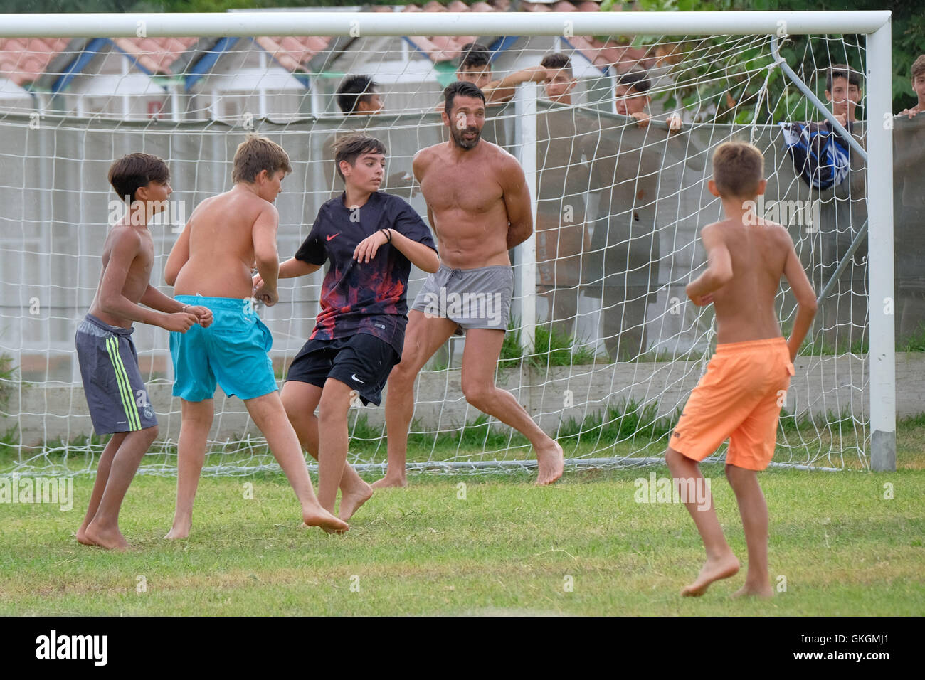 Gigi Buffon plays football in the rain with a group of young children ...