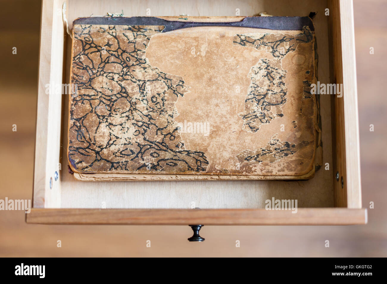 Open drawer old desk hi-res stock photography and images - Alamy
