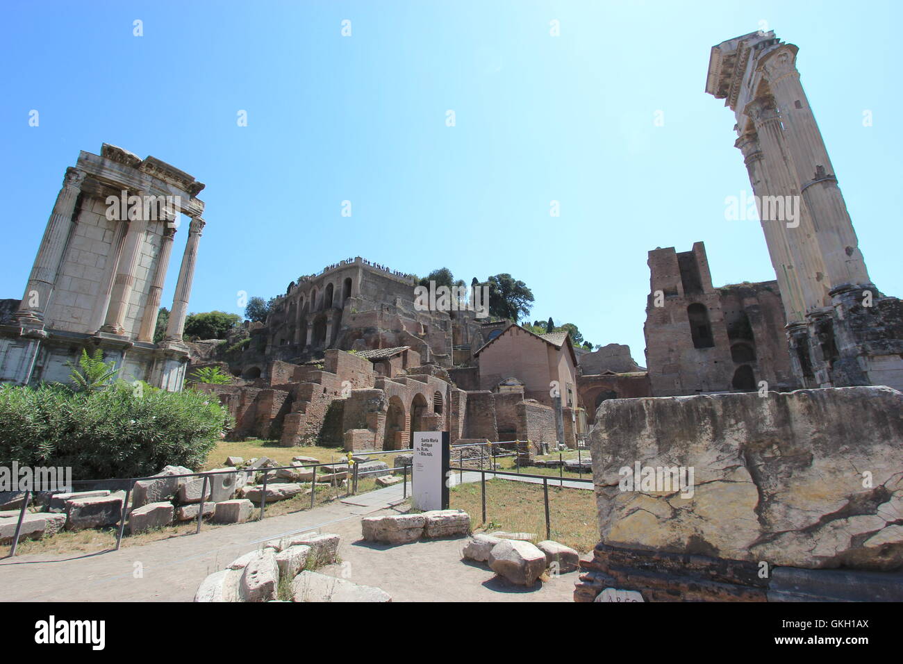 Ancient roman fountains hi-res stock photography and images - Alamy