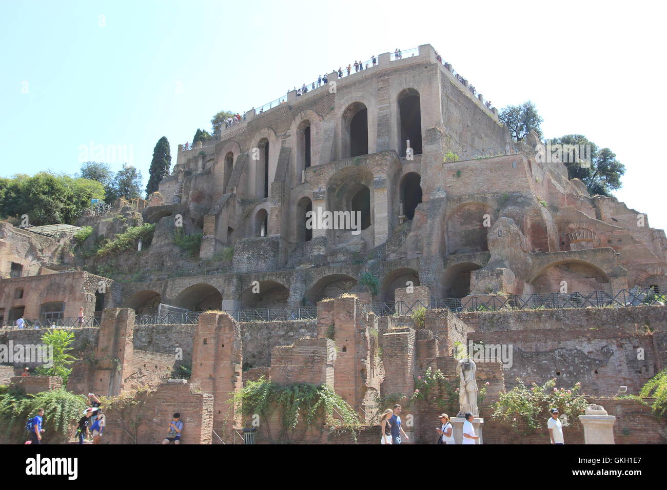 Roman ruins rome hi-res stock photography and images - Alamy