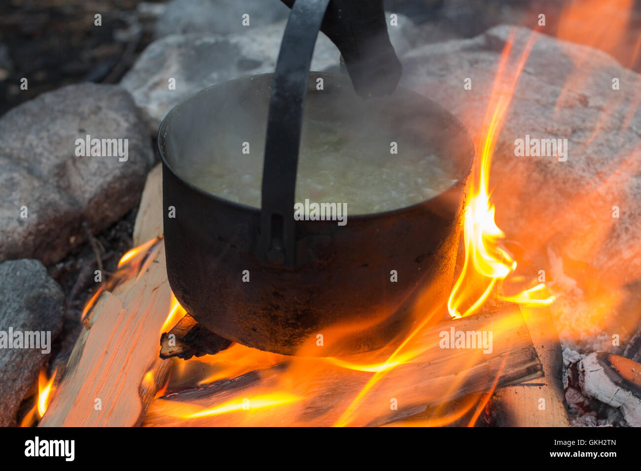 Fireplace cast iron pot kettle hi-res stock photography and images - Alamy