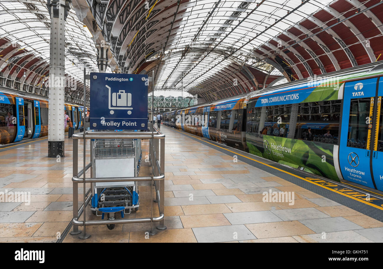 At the platform at Paddington railway station Stock Photo - Alamy