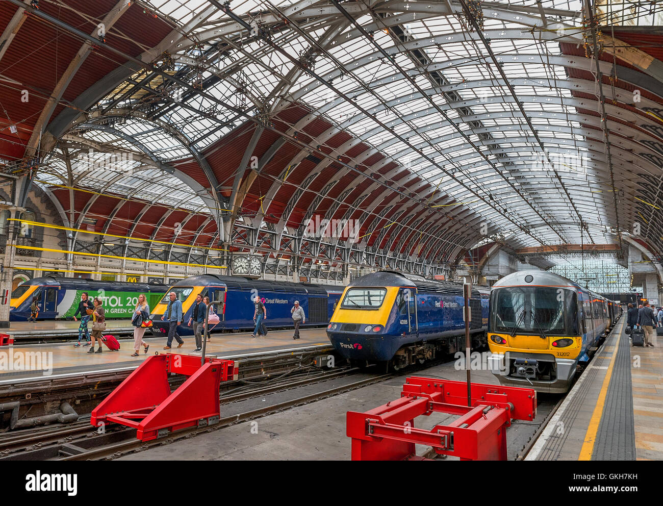 Paddington train station hi-res stock photography and images - Alamy