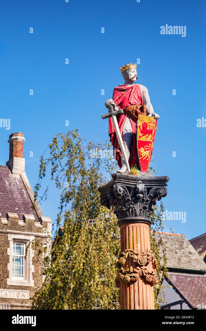 Statue of llewellyn the great in conwy hi-res stock photography and ...
