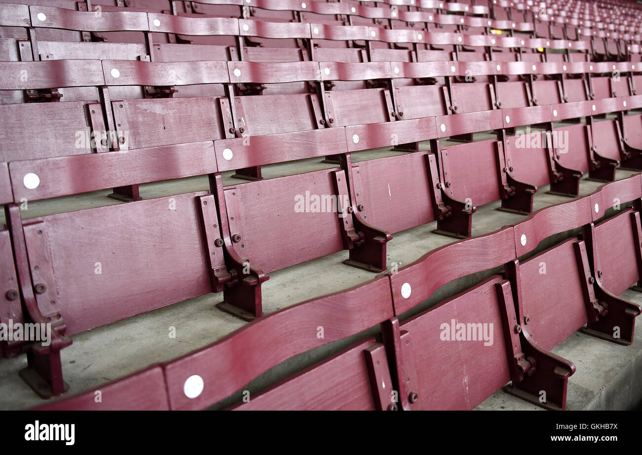 A general view of Turf Moor, Burnley Stock Photo - Alamy
