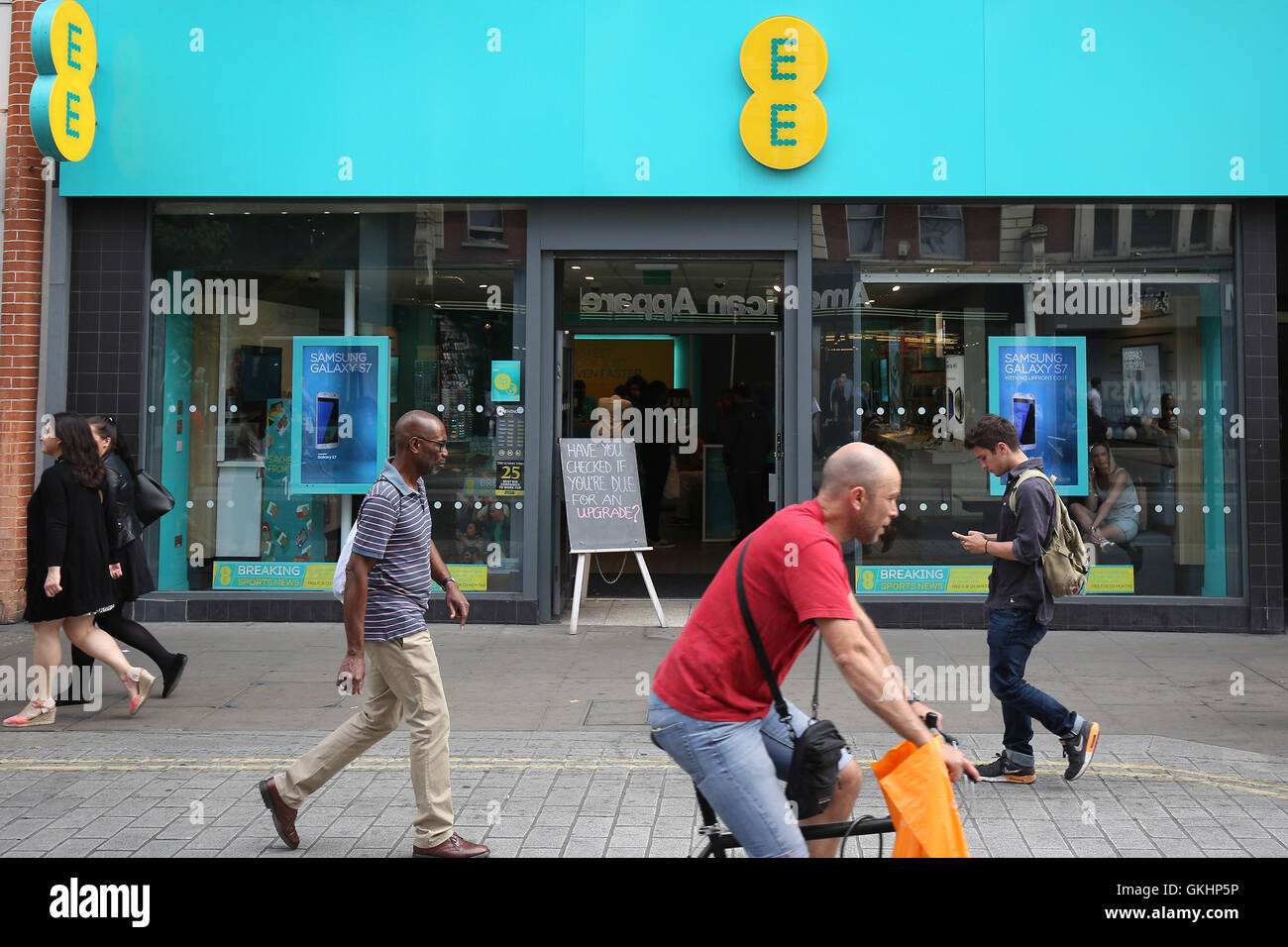 UK, London : EE is pictured on Oxford Street in Central London on 20 ...