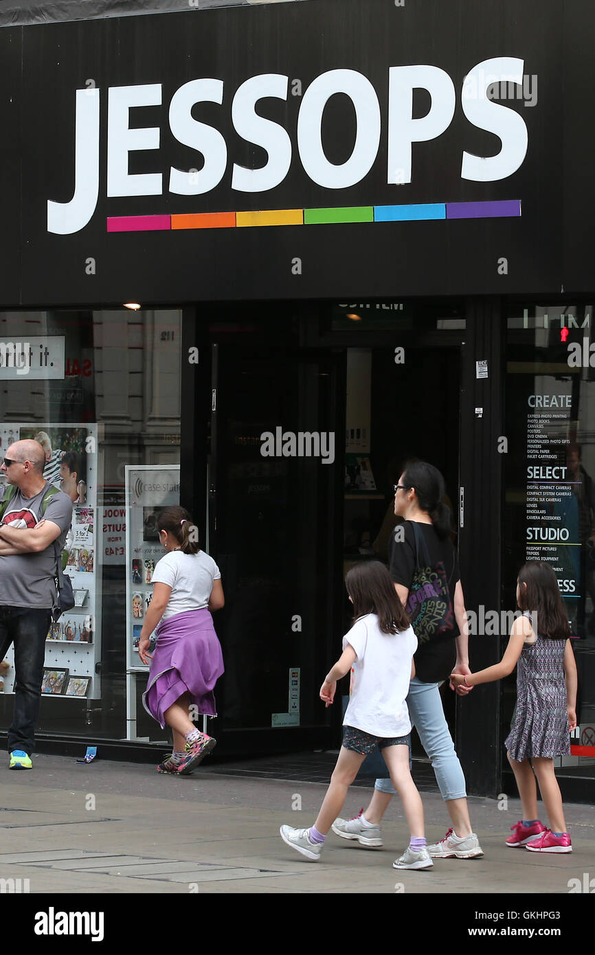 UK, London : Jessops is pictured on Oxford Street in Central London on ...