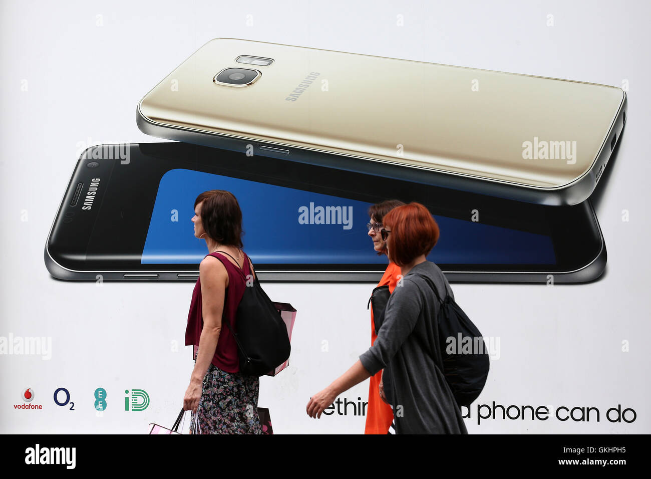 UK London : A Samsung Galaxy S7 Smart Phone advertisement is pictured ...