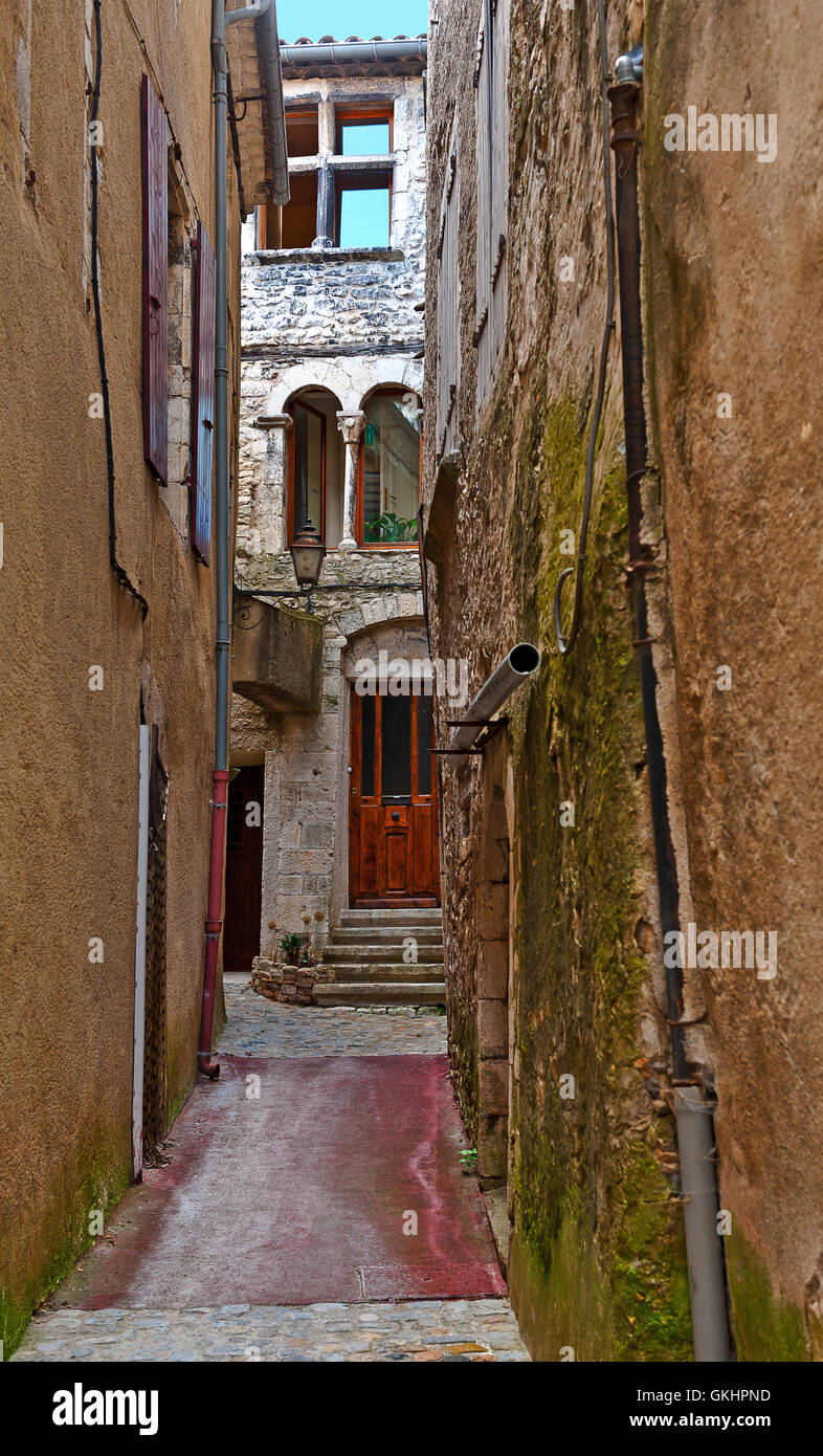 Damaged french architecture hi-res stock photography and images - Alamy