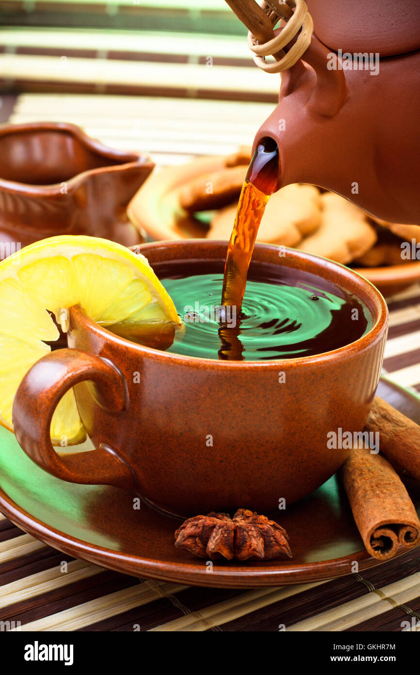 Pod pouring hi-res stock photography and images - Alamy