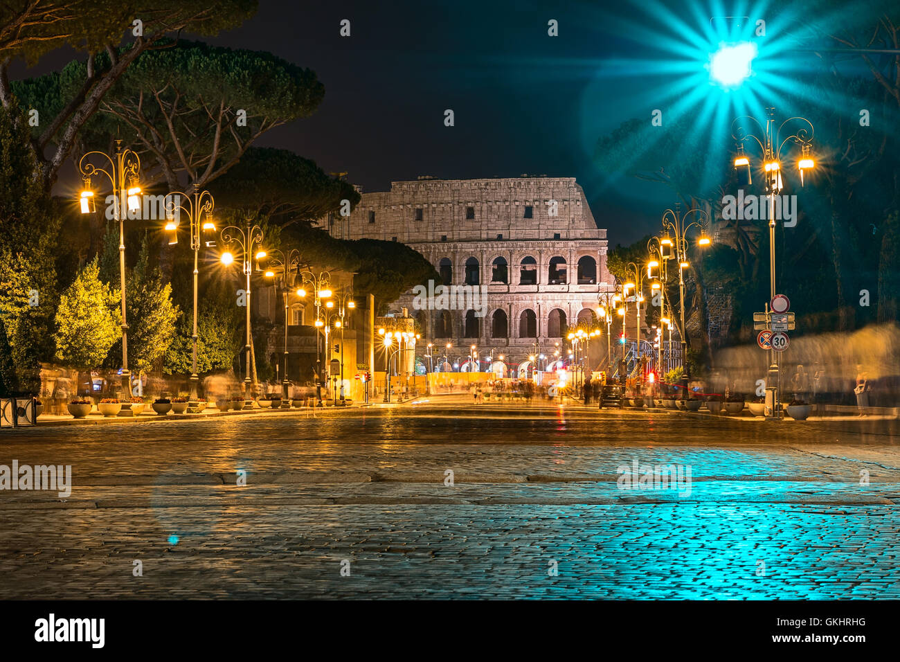 Street lamp night rome hi-res stock photography and images - Alamy