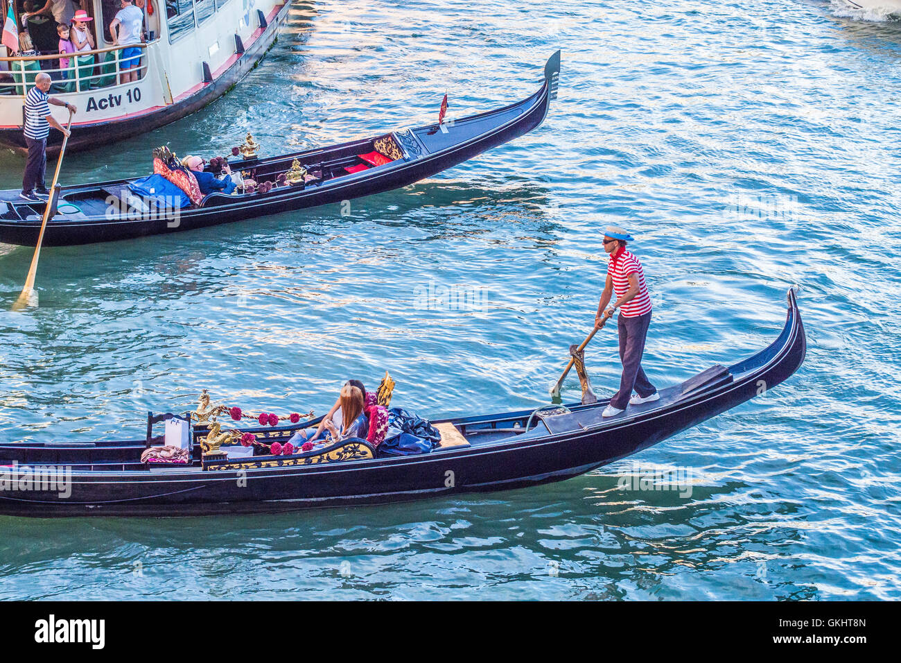 Gondolier uniform hi-res stock photography and images - Alamy