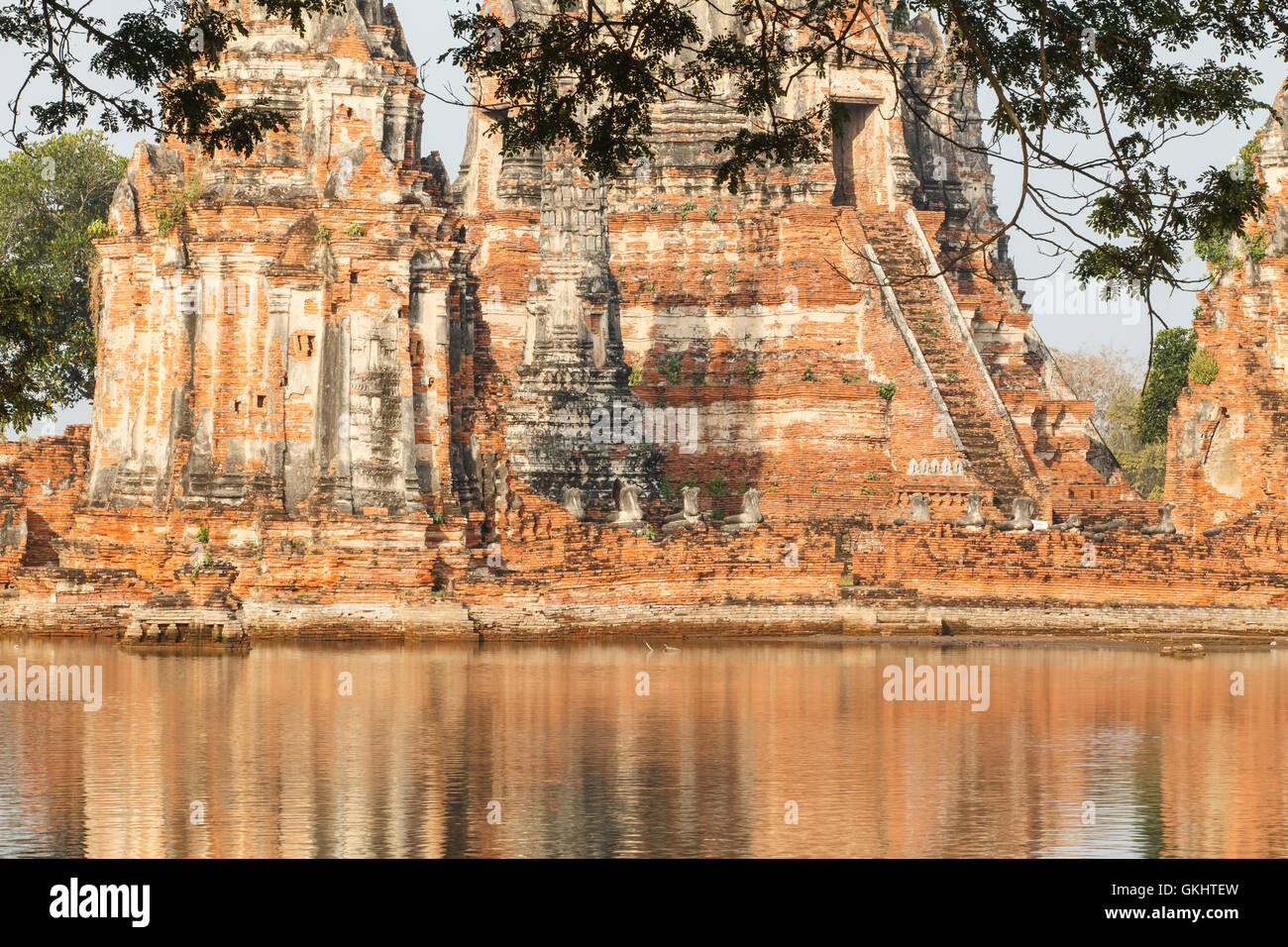 Floods Chaiwatthanaram Temple at Ayutthaya Stock Photo - Alamy