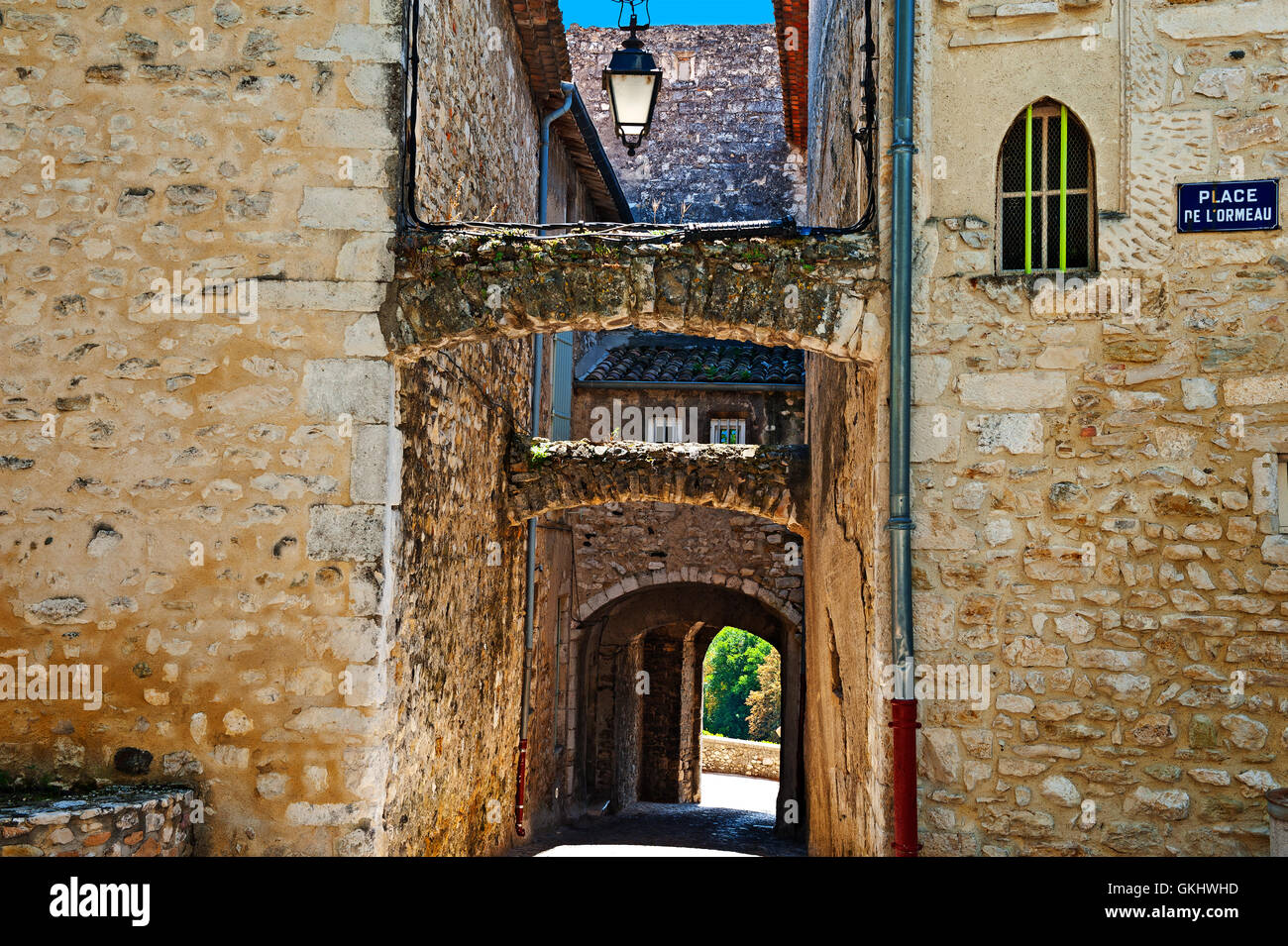 Gateway apartment building hi-res stock photography and images - Alamy