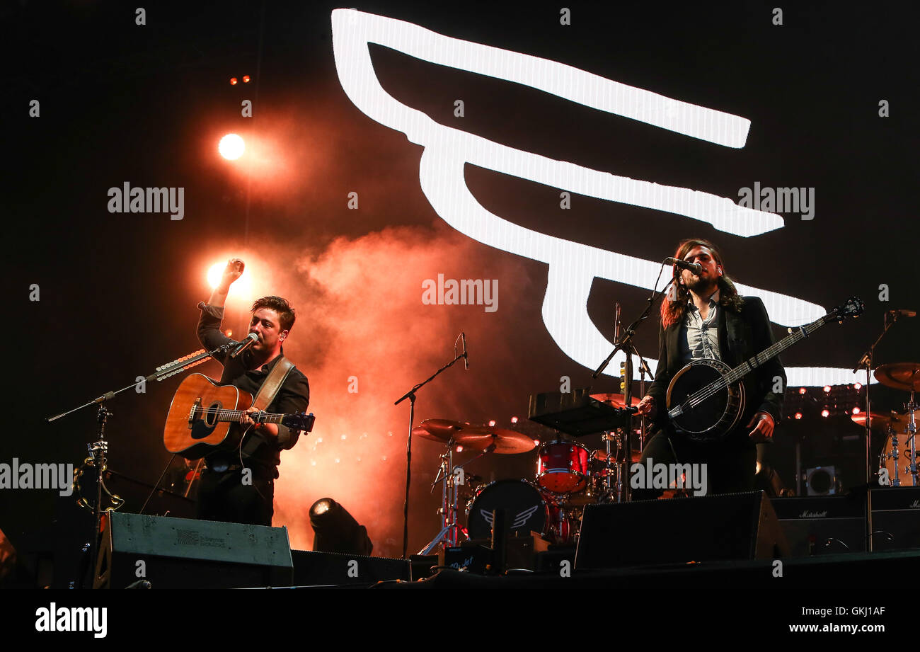 Mumford and Sons - Main Stage - Radio 1 Big Weekend at Powderham Castle ...