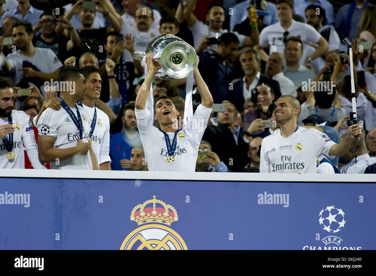 Champions league trophy madrid 2016 hi-res stock photography and images ...