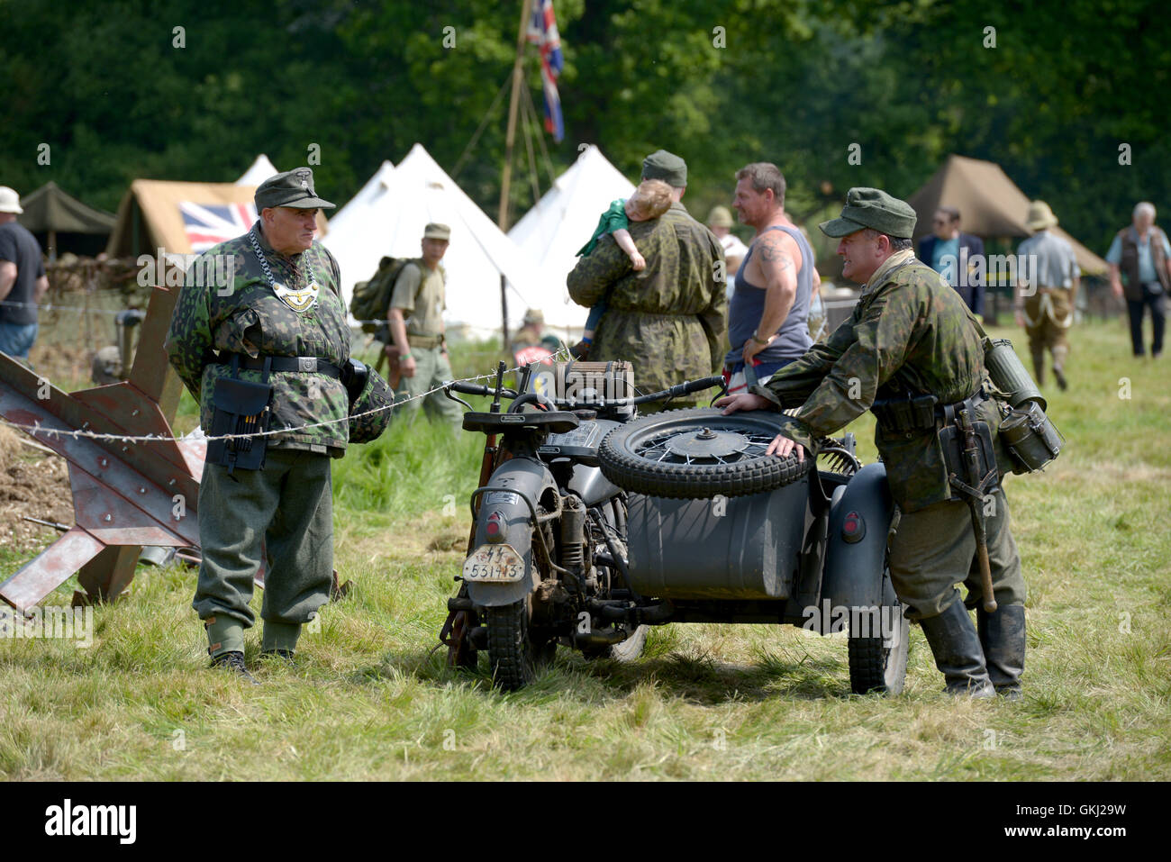 War weekend groups hi-res stock photography and images - Alamy