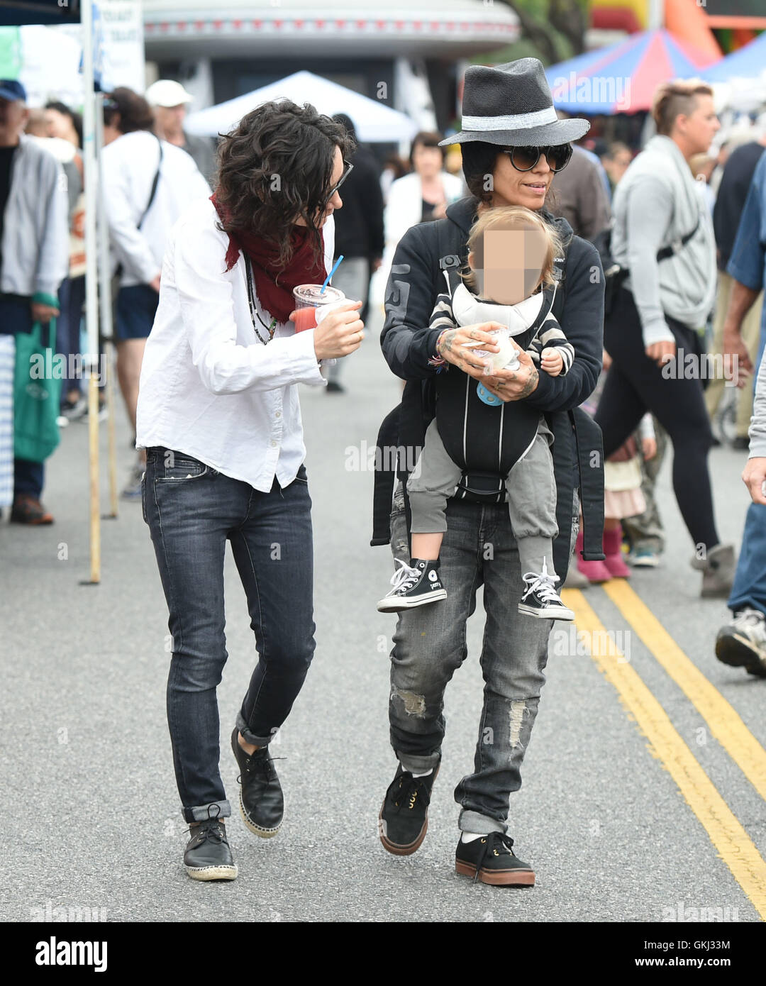 Sara Gilbert and Linda Perry take their son Rhodes to the Farmers ...