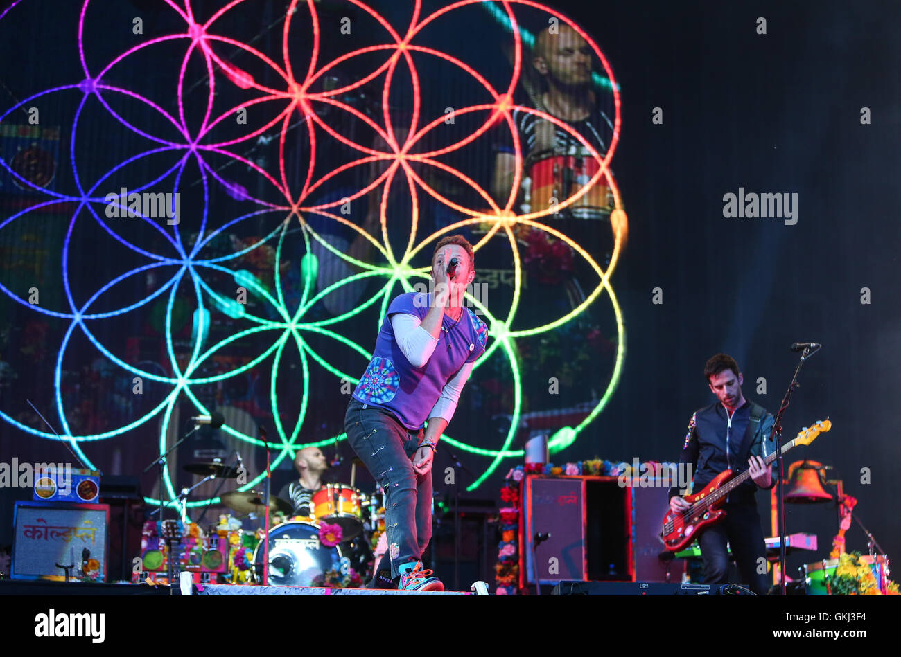 Coldplay - BBC Radio 1's Big Weekend - Day 2 at Powderham Castle ...