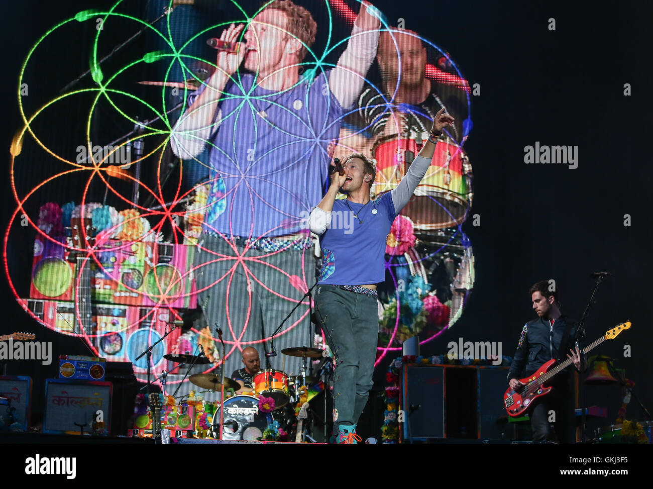 Coldplay - BBC Radio 1's Big Weekend - Day 2 at Powderham Castle ...