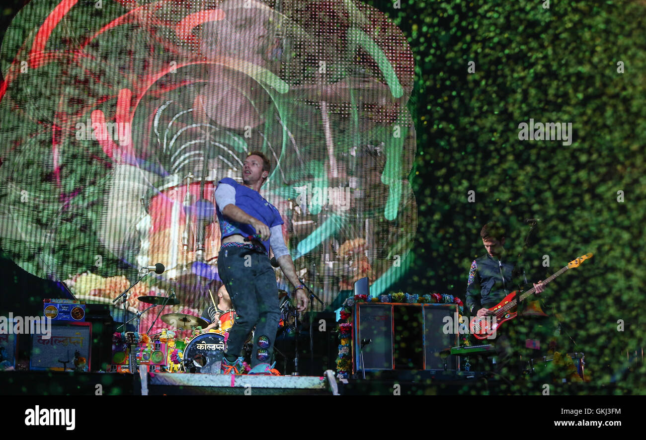 Coldplay - BBC Radio 1's Big Weekend - Day 2 at Powderham Castle ...
