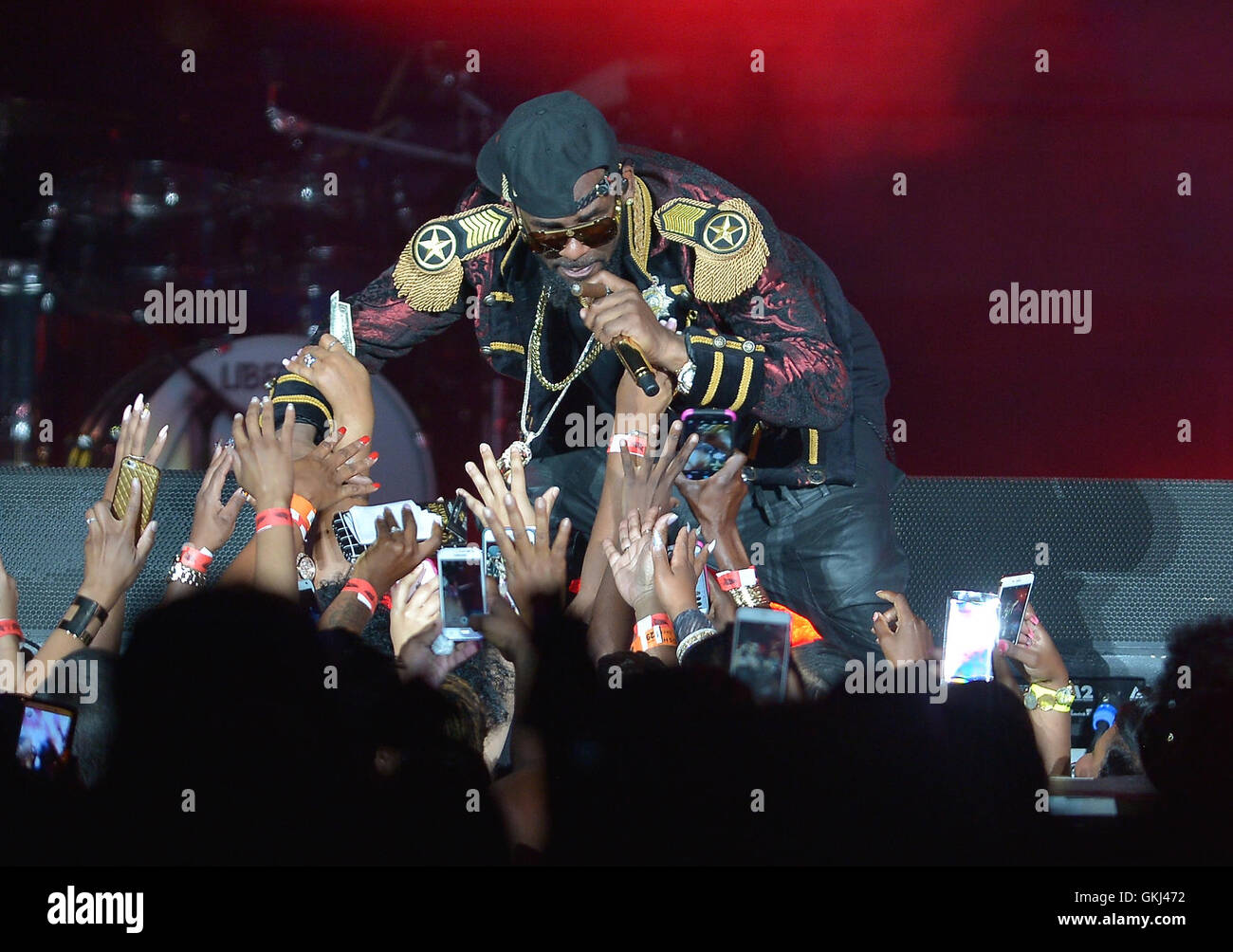 R kelly hi-res stock photography and images - Alamy