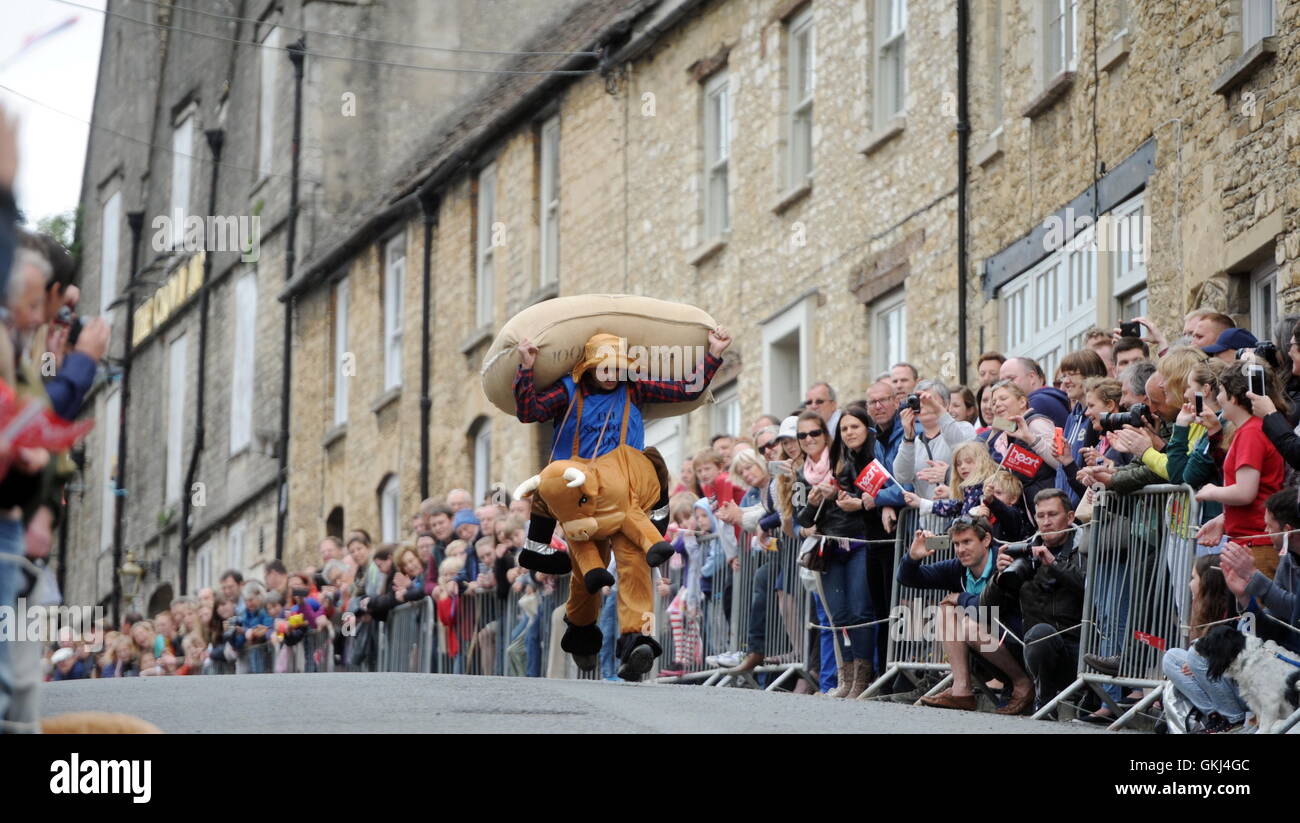 Tetbury Woolsack Races High Resolution Stock Photography and Images - Alamy